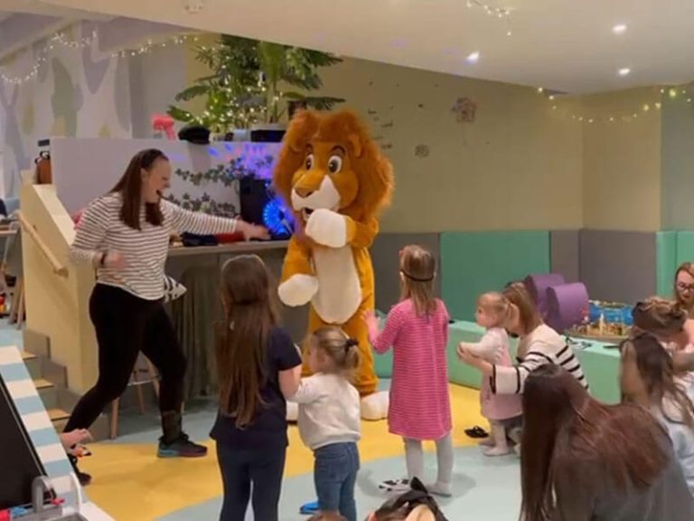 Mascot Service - Nikki's Dance Parties